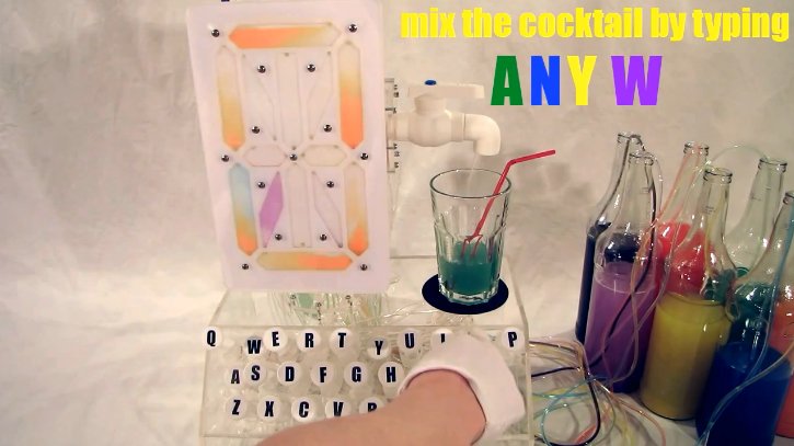 Une machine à écrire qui fait des cocktails… - Influencia