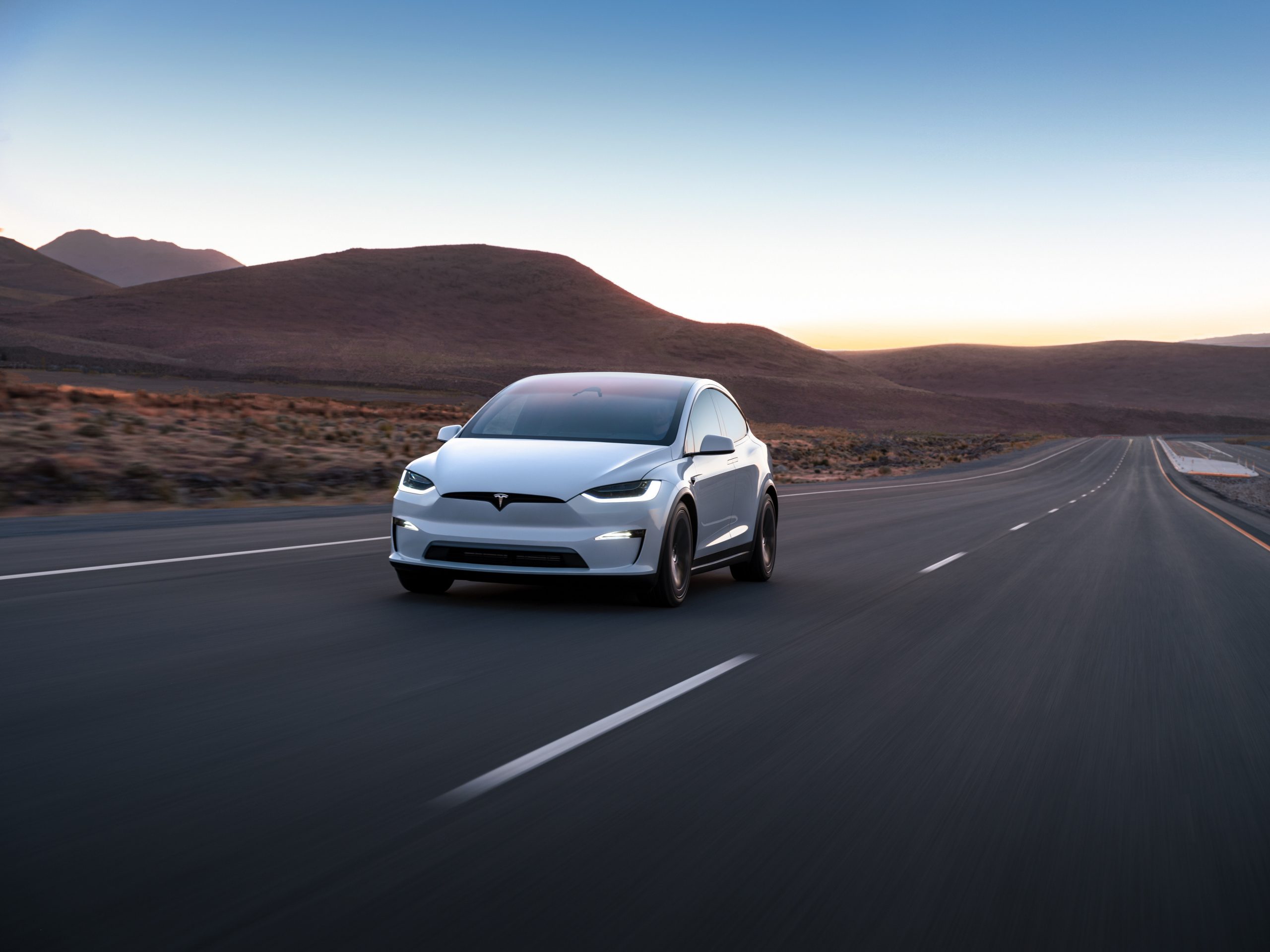Tesla se résout à faire de la pub - Influencia